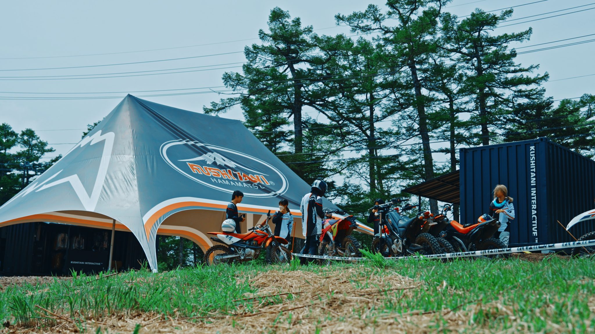 【KUSHITANI】日本発、トップライダーに愛されるバイクウェアブランドの魅力 - MOTOLOGS